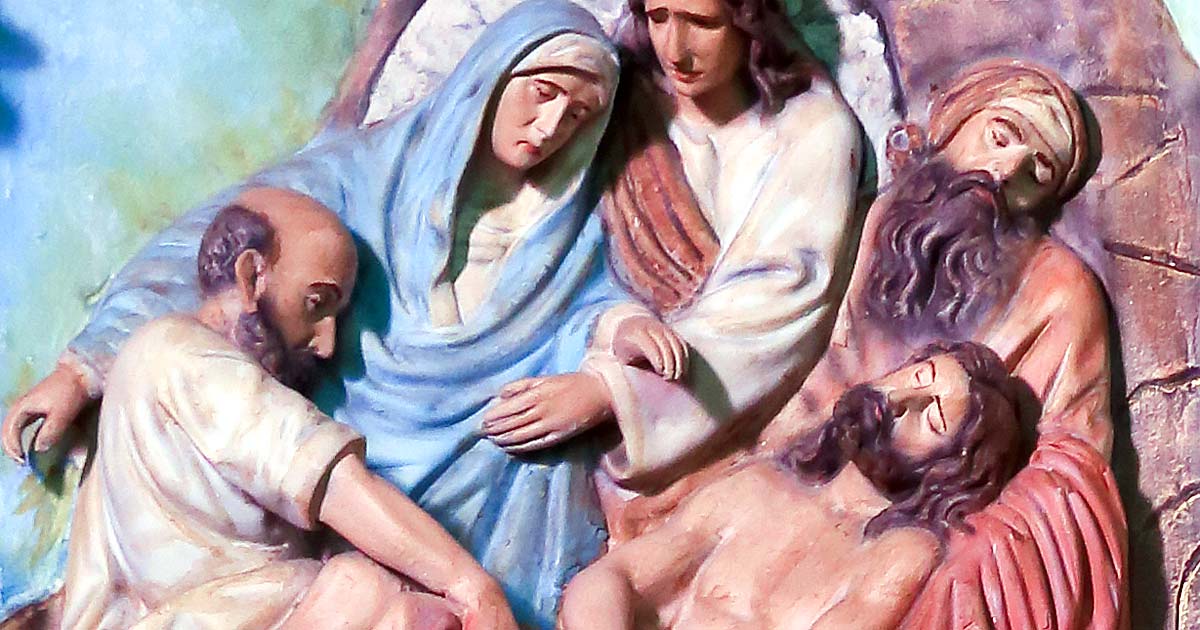 14ª Estación: Jesús es Puesto en el Sepulcro | DOLR.org